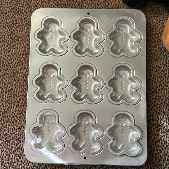 Wilton | Kitchen | Vintage Aluminum Gingerbread Men Pan | Poshmark